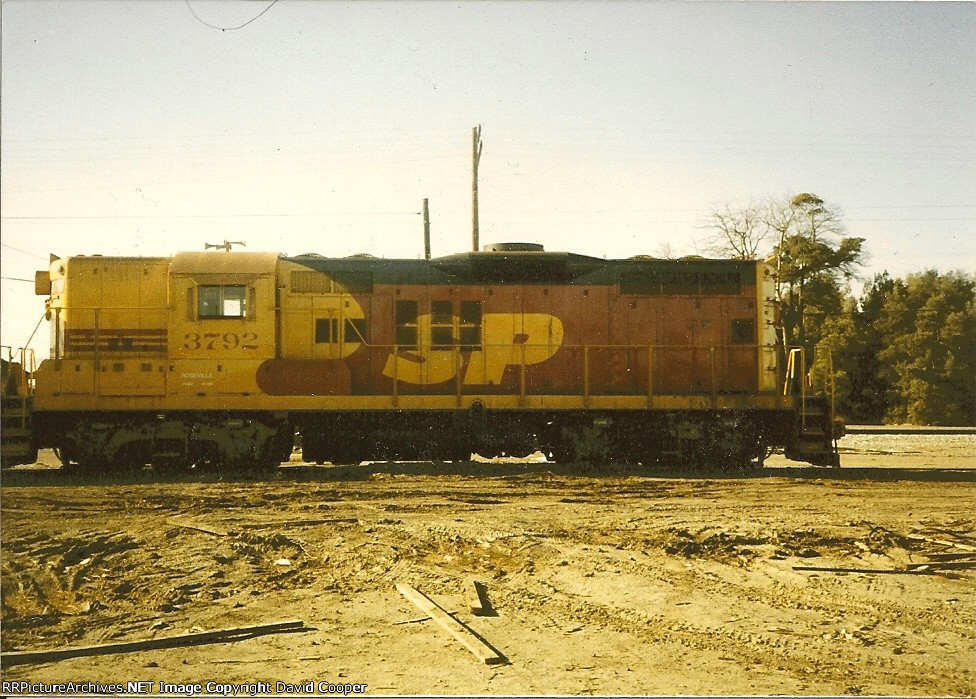 SP 3792 (GP9e)